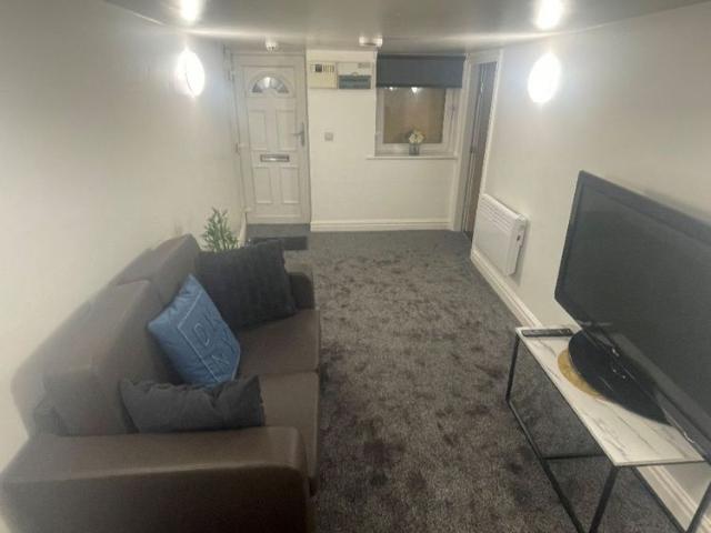 51 Geoffrey Street Apartment 1