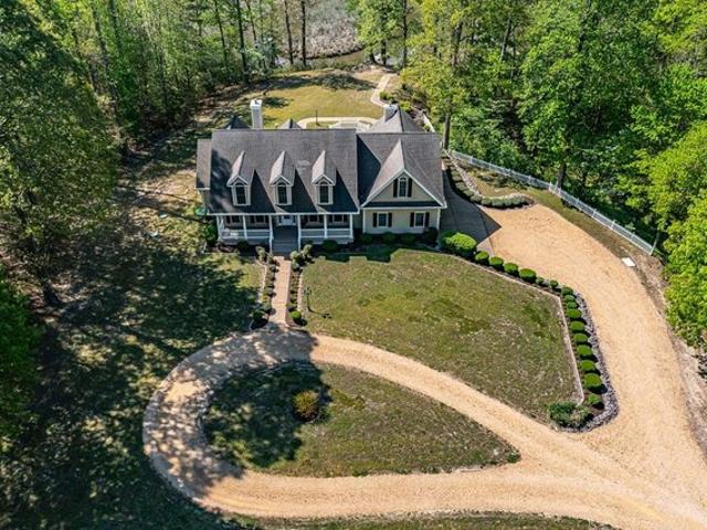 51 Grand Villa Dr, Weems, VA 22576