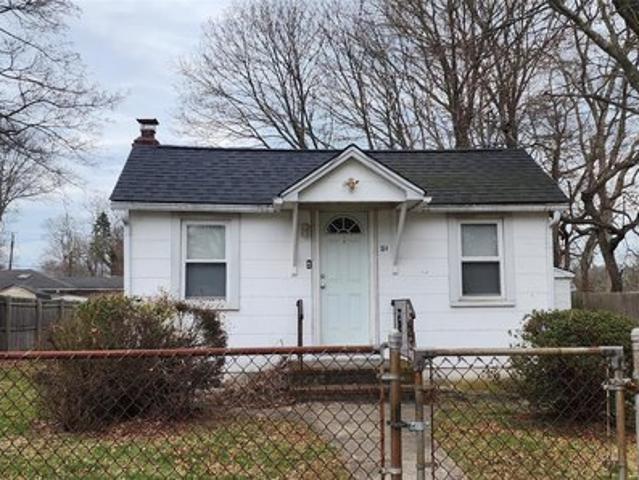 51 Hackensack Rd, Mastic Beach, NY 11951