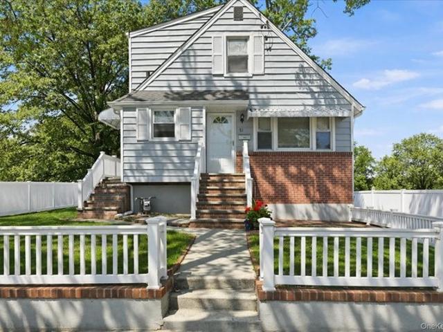 51 Hickory Rd, Port Washington, NY 11050