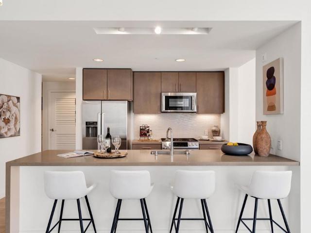 51 Innes Ct 204