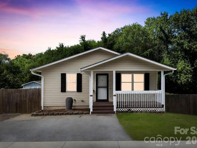 51 Kay Thomas Dr, Hendersonville, NC 28792