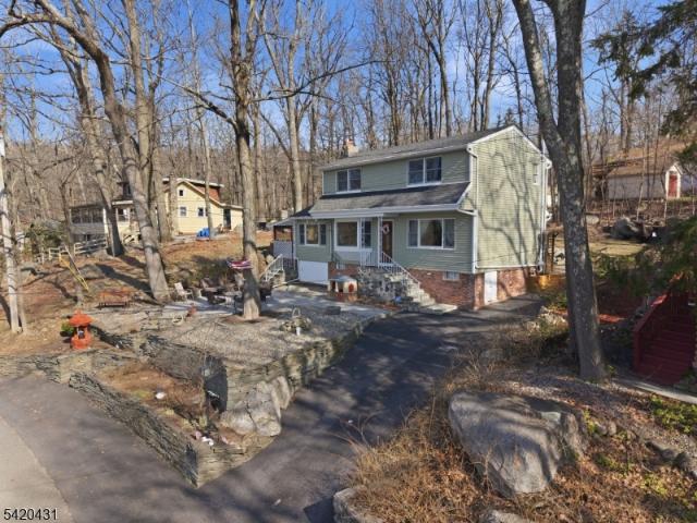 51 Lakeside Dr
