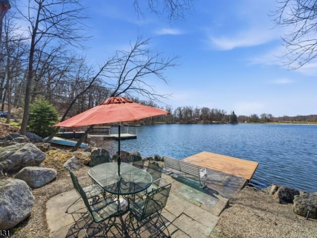 51 Lakeside Dr