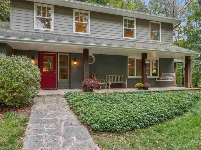 51 Lakeview Pl NE, Iowa City, IA 52240