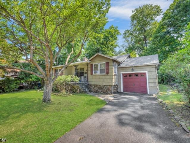 51 Laurel Dr