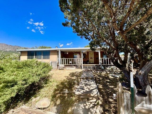 51 Living Water Rd, Edgewood, NM 87015