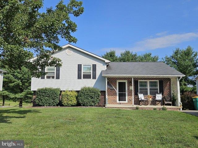 51 Mason Dixon Dr, Littlestown, PA 17340