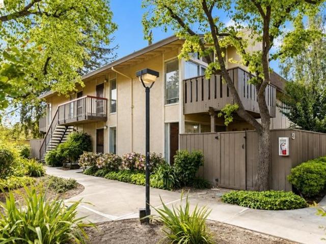 51 Massolo Dr Apt C, Pleasant Hill, CA 94523