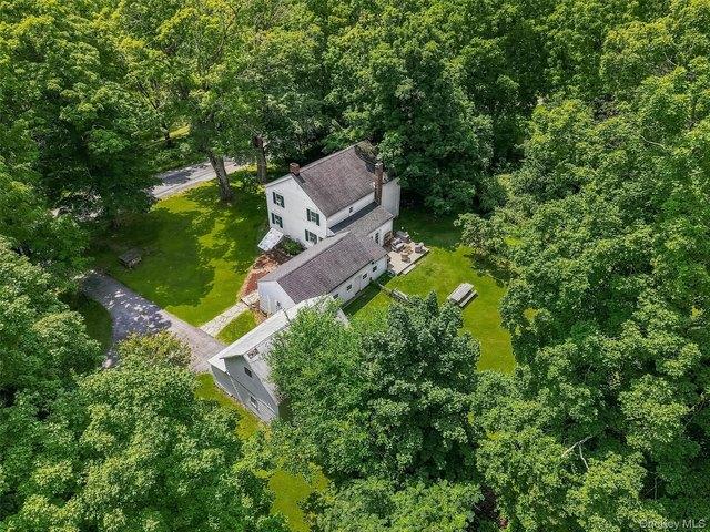 51 Mountainside Rd, Warwick, NY 10990