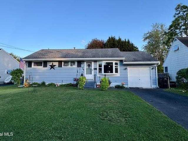 51 Munro Ct, Troy, NY 12180