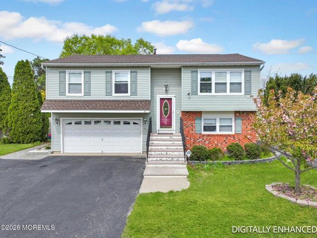 51 Newtons Corner Rd, Howell, NJ 07731