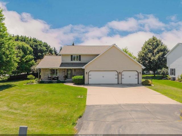 51 Overland Trl, Oshkosh, WI 54904