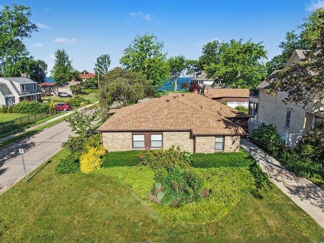 51 Pine St, South Haven, MI 49090