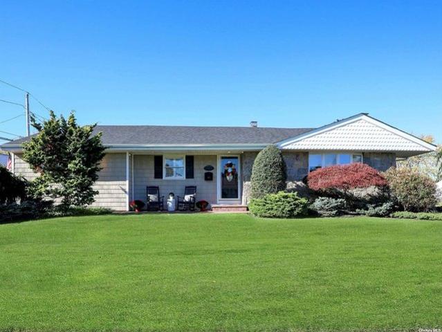 51 Plainedge Dr, Bethpage, NY 11714