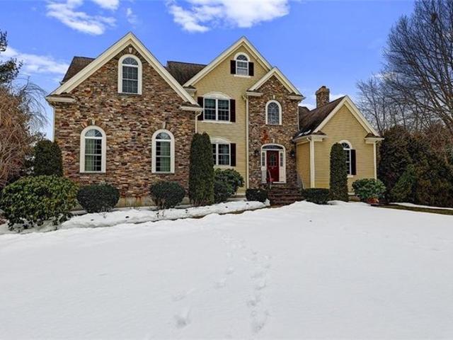51 Reservoir Rd, Cumberland, RI 02864