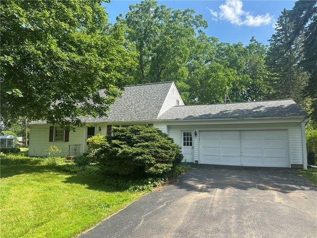 51 Robert Rd, Penfield, NY 14526