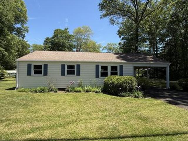 51 Rogers Lake Trl, Old Lyme, CT 06371