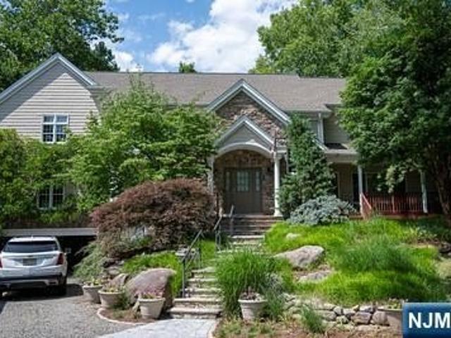 51 Rutherford Pl, Montvale, NJ 07645