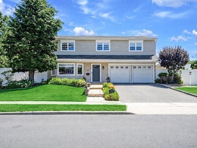 51 Skylark Rd, Massapequa Park, NY 11762