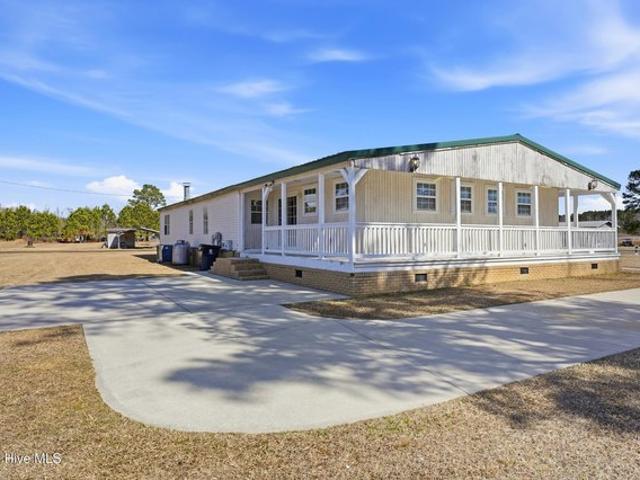 51 Shaw Rd, Riegelwood, NC 28456