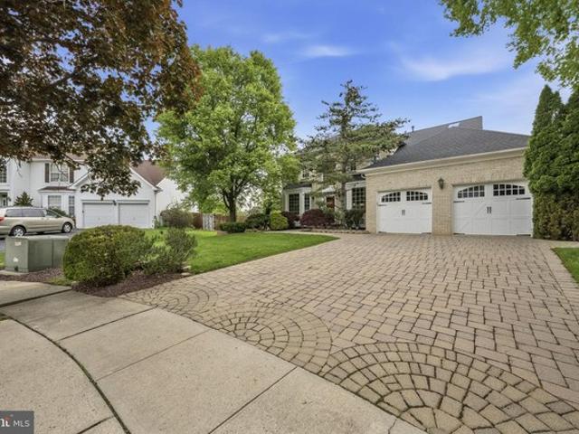 51 Stonehedge Dr, Hightstown, NJ 08520