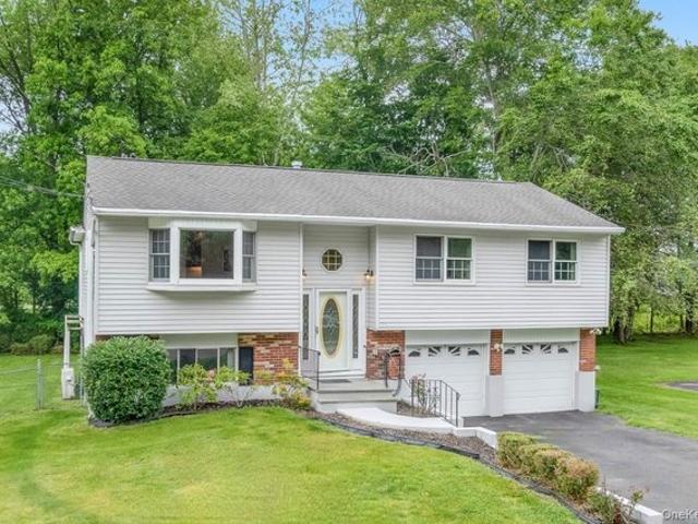 51 Sutton Park Rd, Poughkeepsie, NY 12603