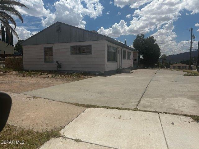 5204 N Hanawalt Dr, El Paso, TX 79903