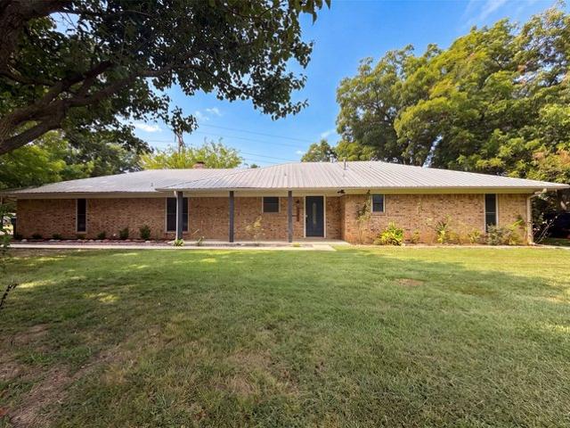 5204 Camino Dos Lagos Dr, Sherman, TX 75090