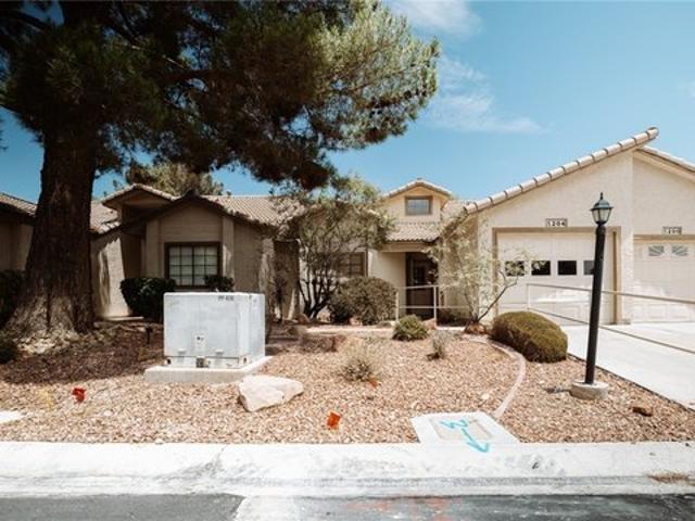 5204 Las Cruces Dr, Las Vegas, NV 89130