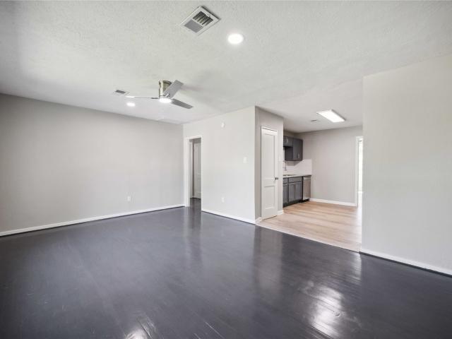 5206 Willow Glen Dr, Houston, TX 77033 | MLS #82627