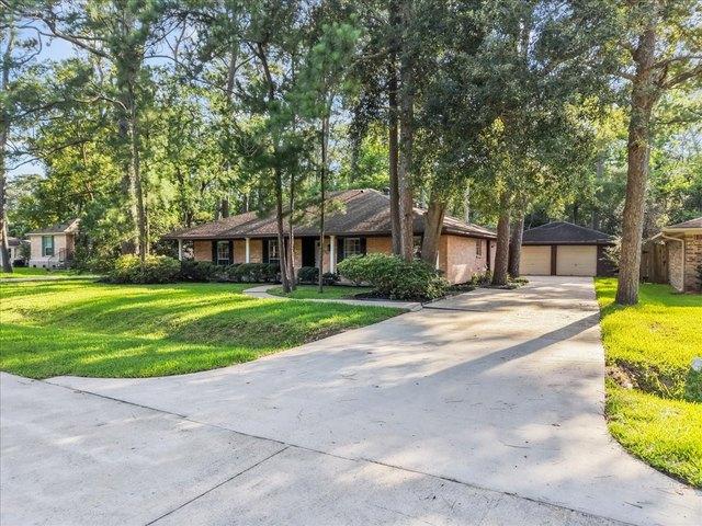 5207 Longshadow Dr, Dickinson, TX 77539