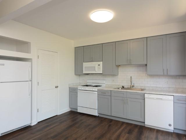 5208 N Sawyer Avenue # 2