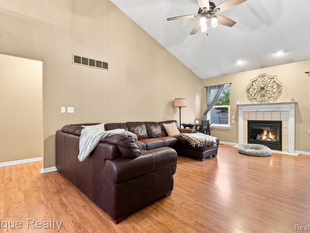 5208 Foxhill Lane
