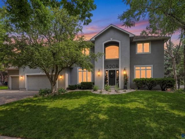5208 S Sweetbriar Cir, Sioux Falls, SD 57108