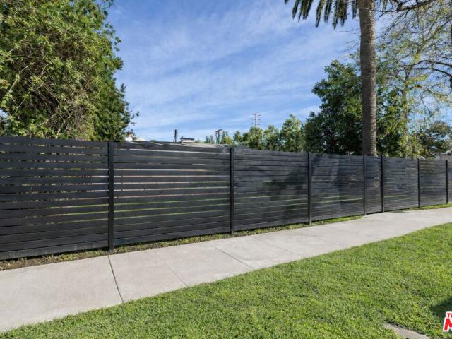 5208 Woodman Ave. Avenue