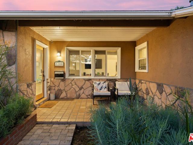 5208 Woodman Ave, Sherman Oaks, CA 91401 | MLS #26695 | Compass