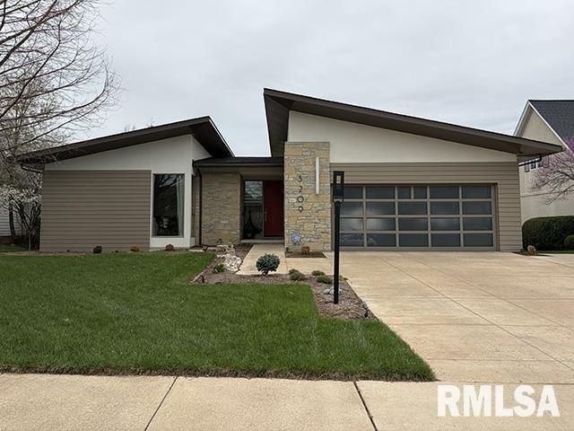 5209 N Ashford Dr, Peoria, IL 61615