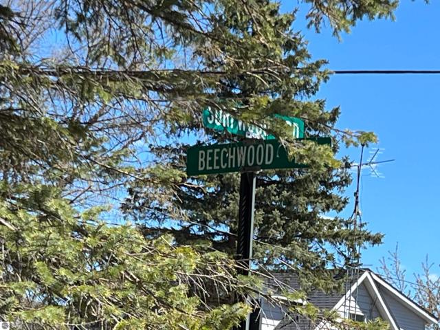 5209 Beechwood Drive