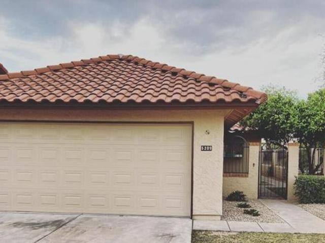 5209 E Half Moon Dr, Phoenix, AZ 85044