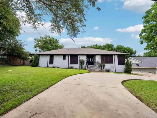 5209 Fairway Cir, Decordova, TX 76049