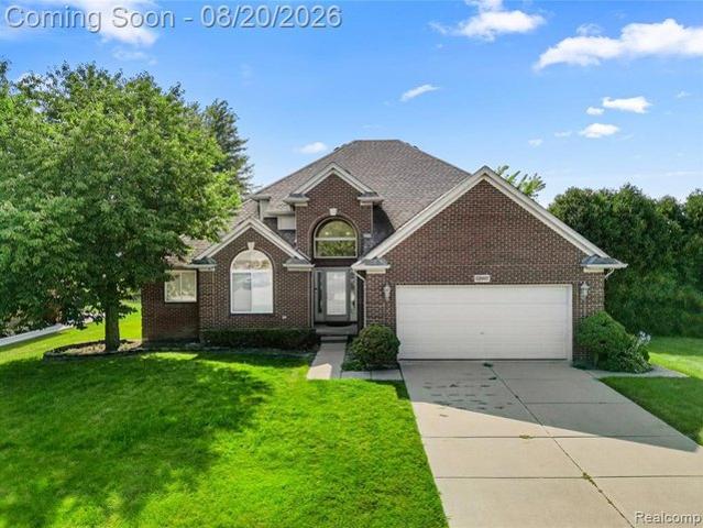52007 Plum Creek Dr, Chesterfield Township, MI 48047