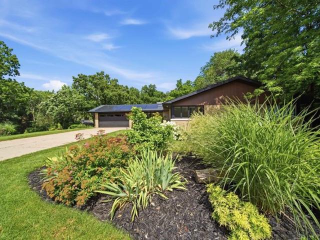 5200 N Sherbrook Ln, Peoria, IL 61614