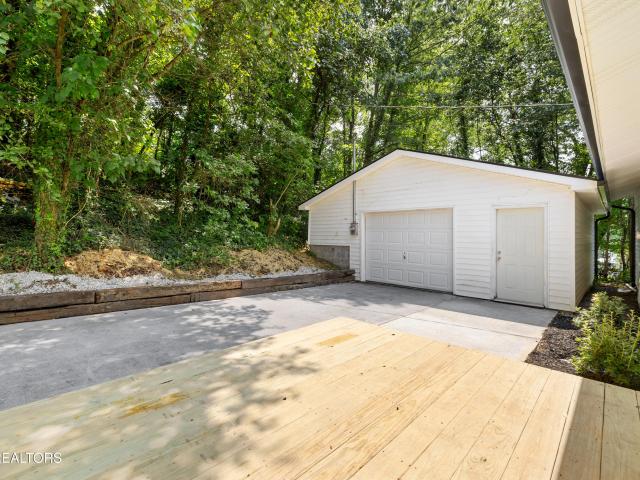 5200 Evelyn Drive