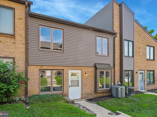 5200 Hilltop Dr Apt E17, Brookhaven, PA 19015