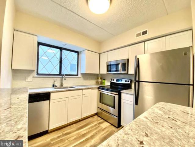 5200 Hilltop Dr, Brookhaven, PA 19015