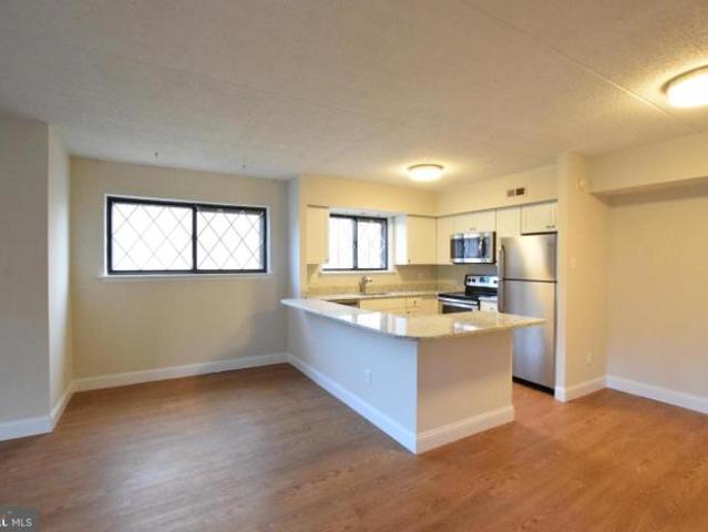5200 Hilltop Dr Brookhaven, PA 19015