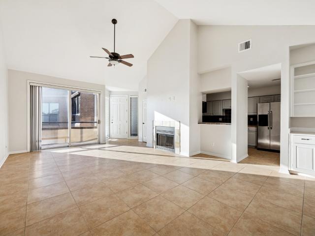5200 Weslayan St, Unit 302, Houston, TX 77005 | MLS #12121 | Compass