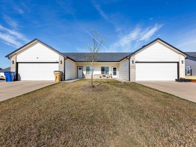 5201/5 N Cypress St, Bel Aire, KS 67205