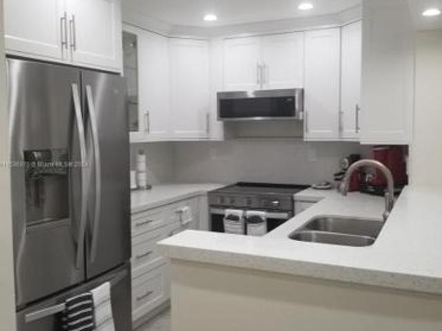 5201 NW 7th St #408, Miami, FL 33126